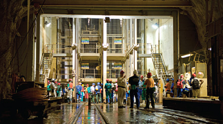 The gold mining life cycle - Mining for schools